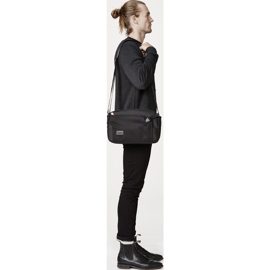 Crumpler Dry Red No 2 Shoulder Bag Black DR2002-B00G40 – Sportique